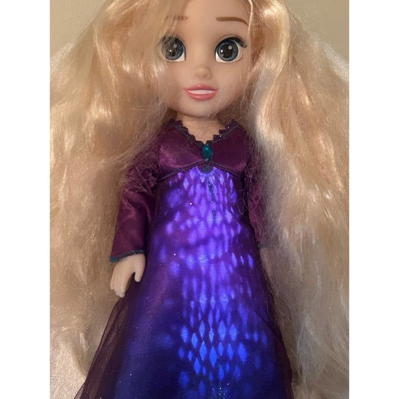 Disney | Toys | Disney Frozen 2 Elsa Musical Doll | Poshmark